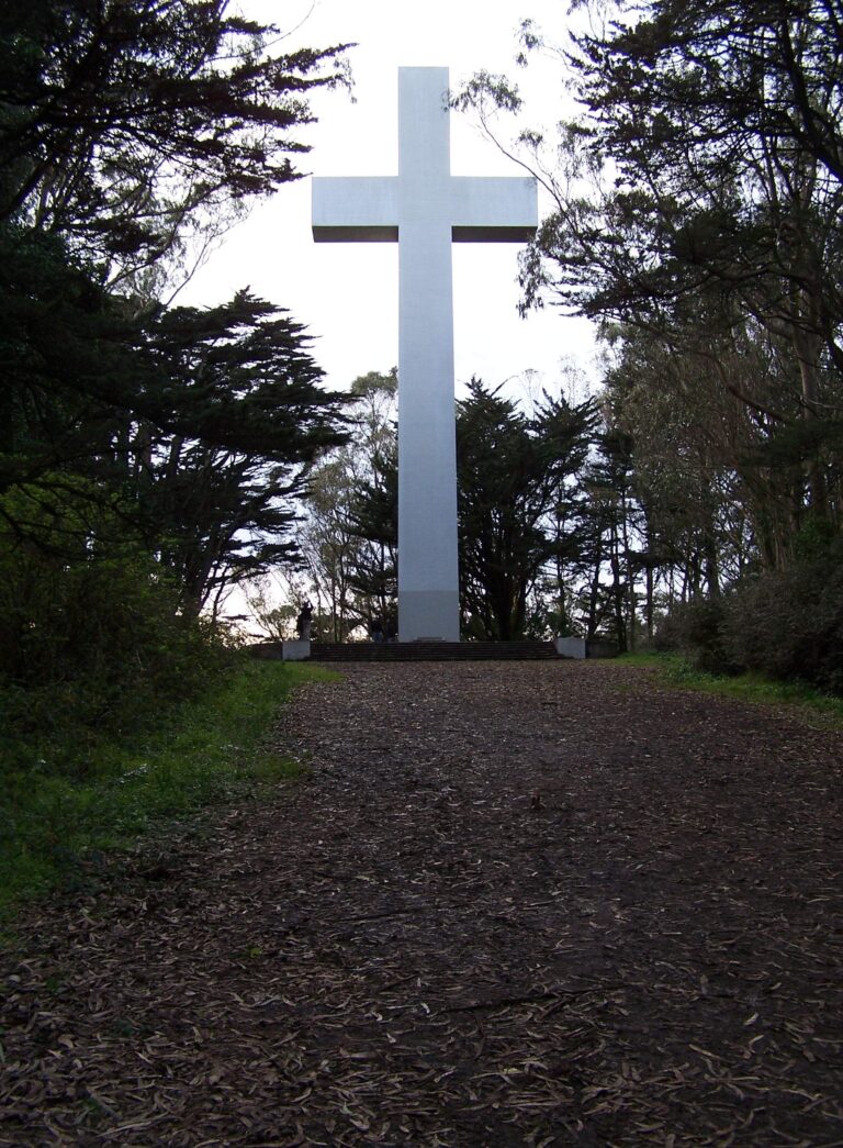 Mount Davidson: Highest Point Hike in San Francisco - Outdoor Holiday